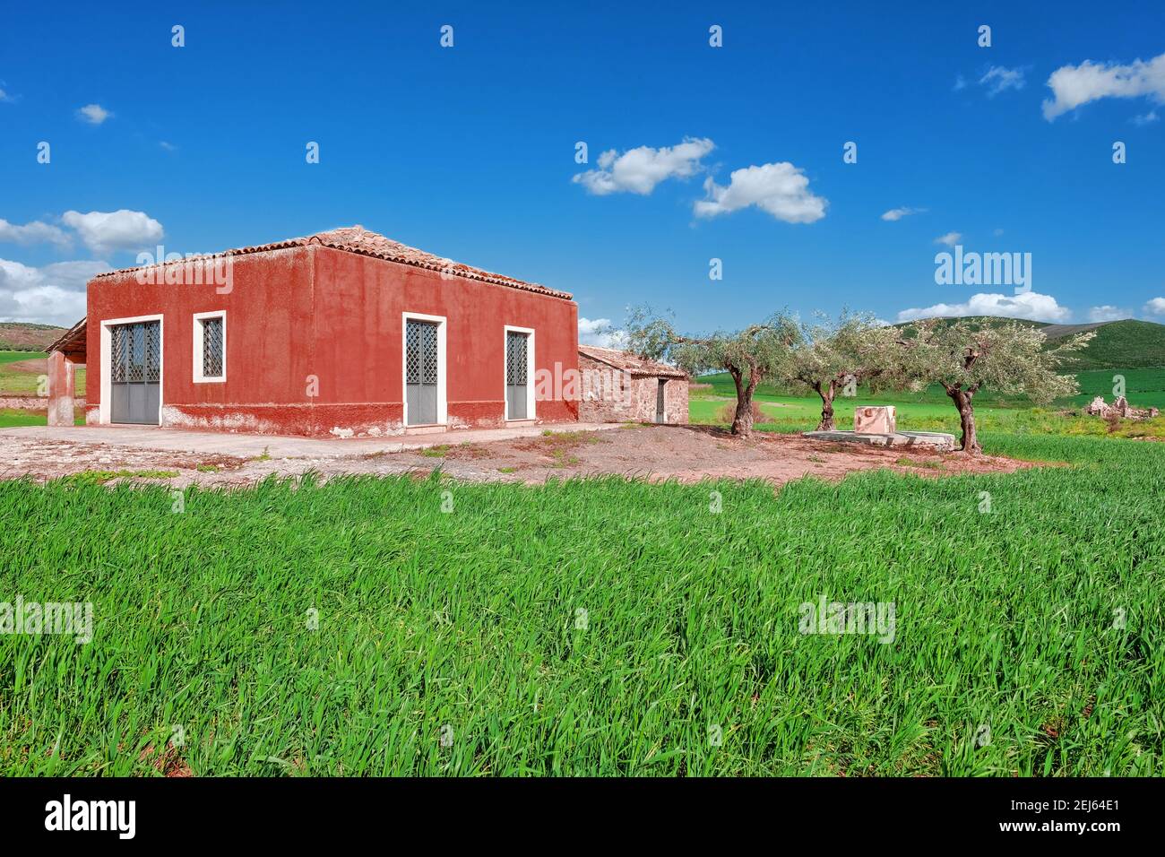 Red farm house hi-res stock photography and images - Alamy