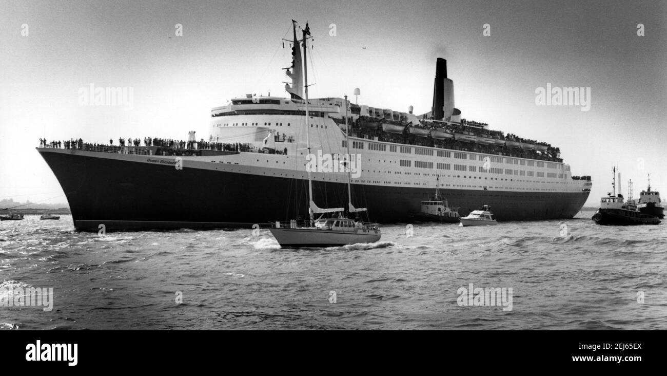 AJAXNETPHOTO. (SOU) SOUTHAMPTON, ENGLAND. 12 MAY 1982.- TROOPSHIP ...