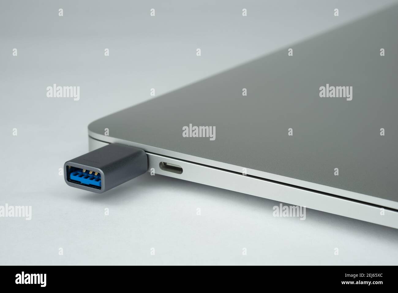 Apple dongle hi-res stock photography and images - Alamy