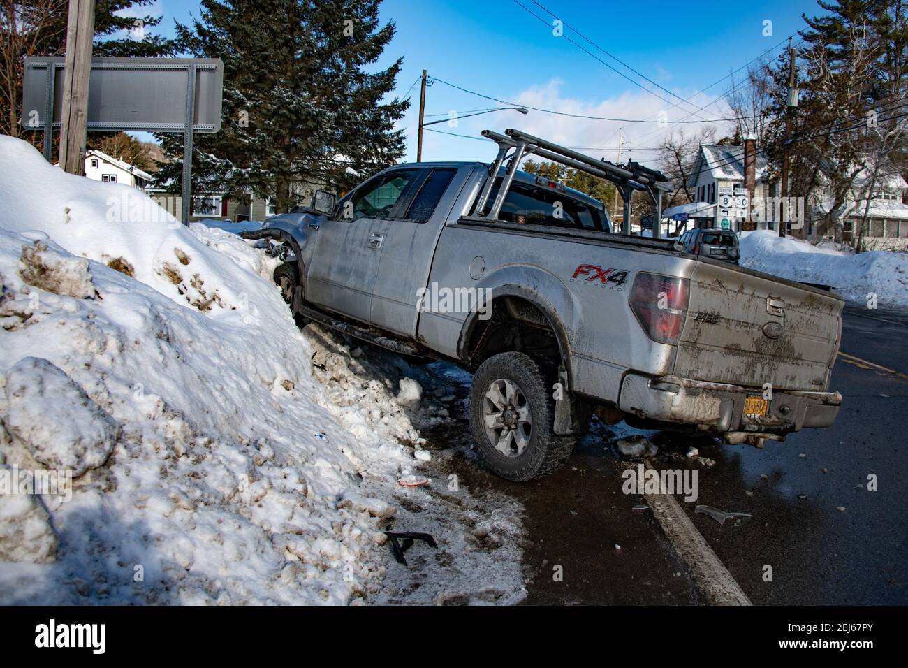 Accident winter hi-res stock photography and images - Alamy