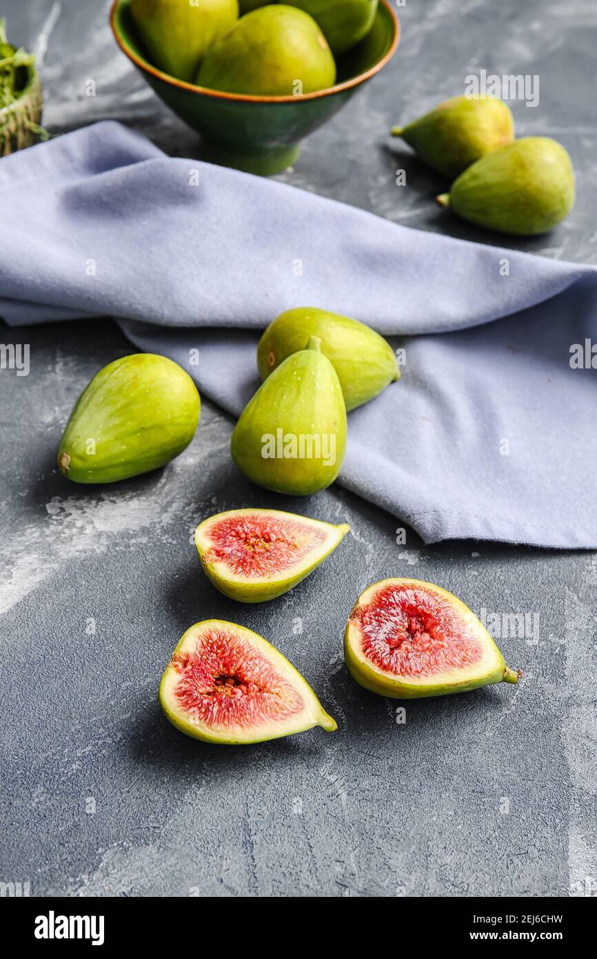 Fresh green figs on color background Stock Photo - Alamy