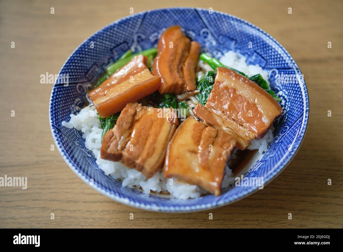 Dongpo pork bowl, a dish of braised pork belly on white rice Stock ...