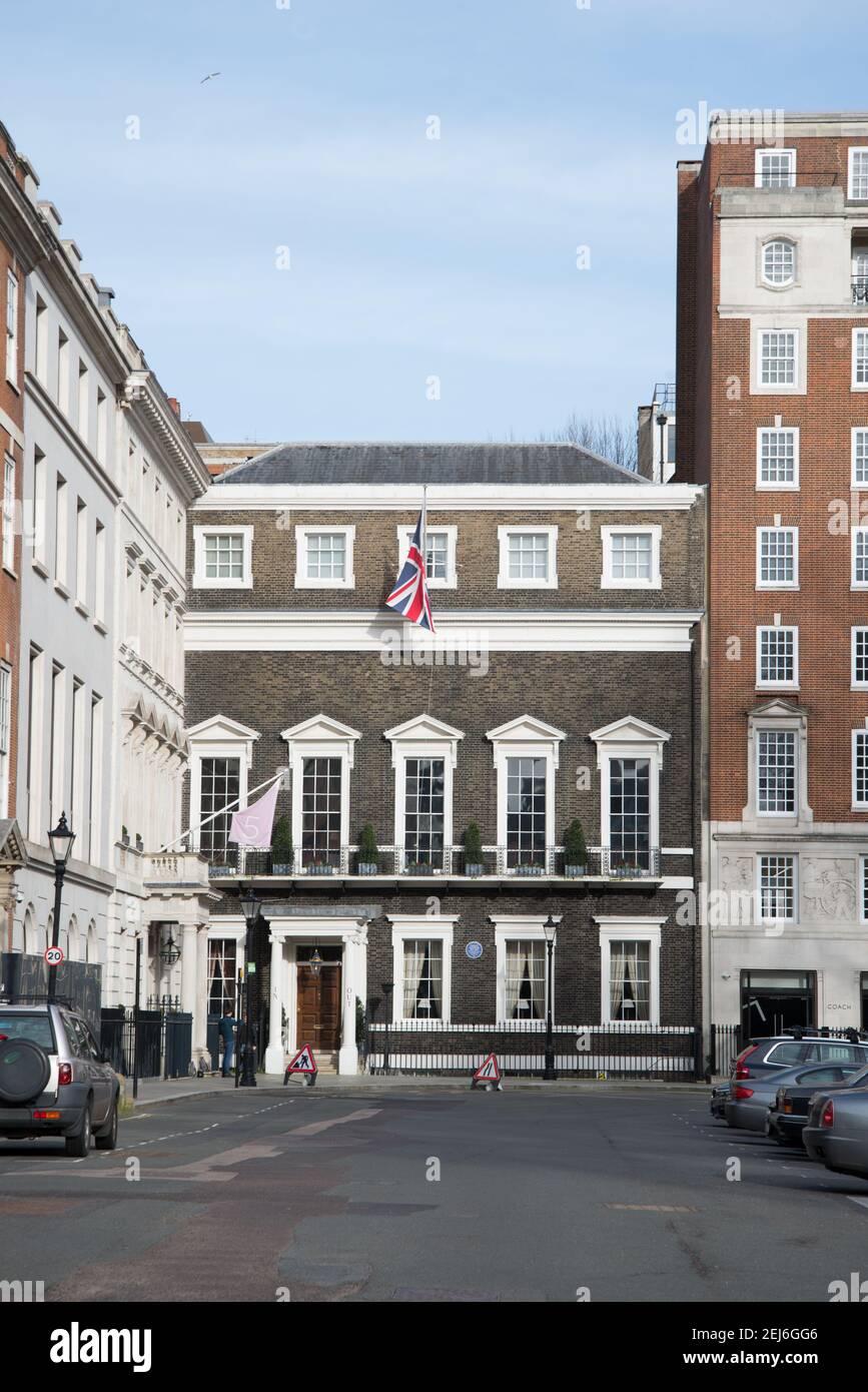 St jamess square hi-res stock photography and images - Alamy