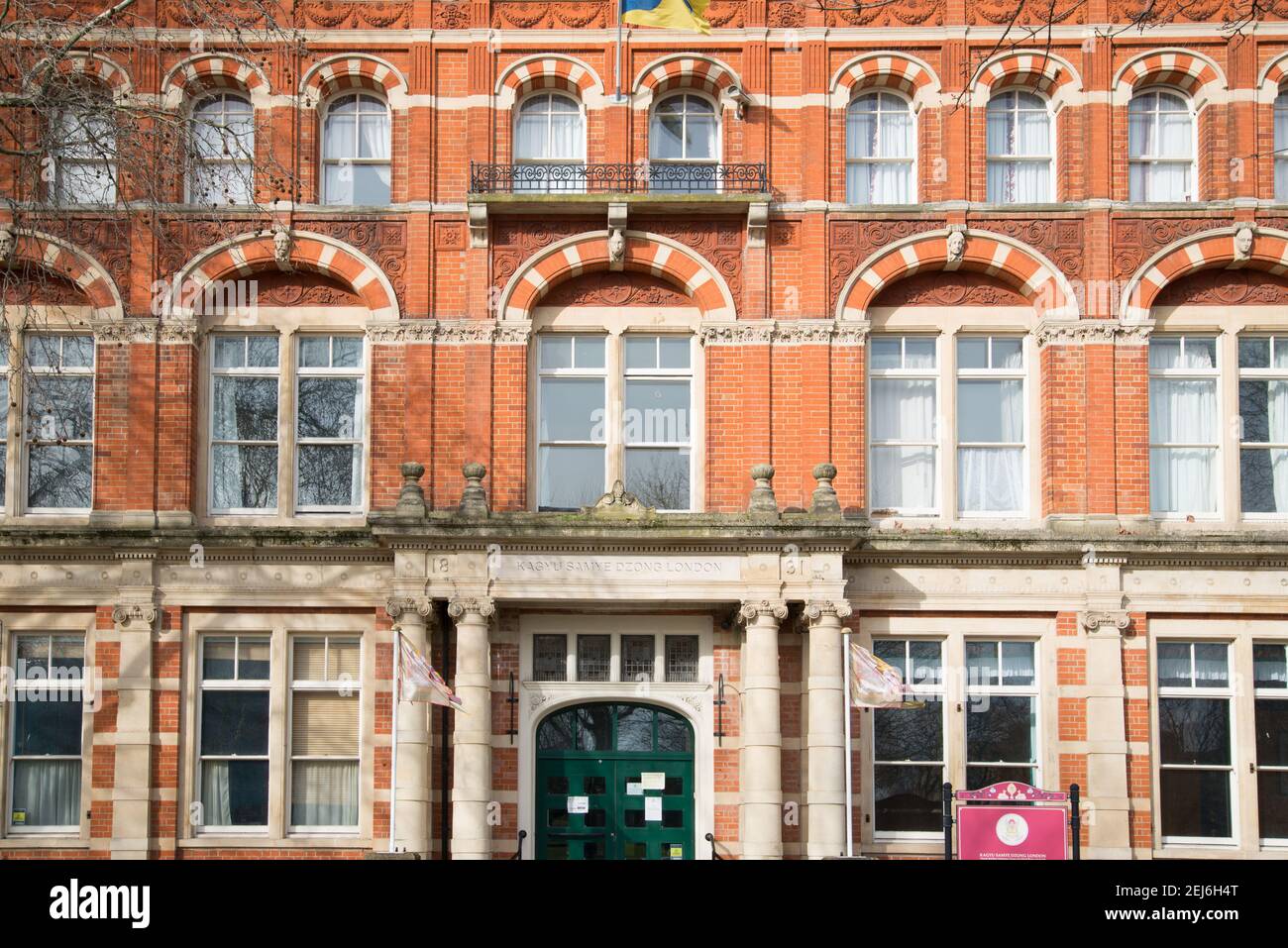 Bermondsey Public Library Arched Windows Stock Photo - Alamy
