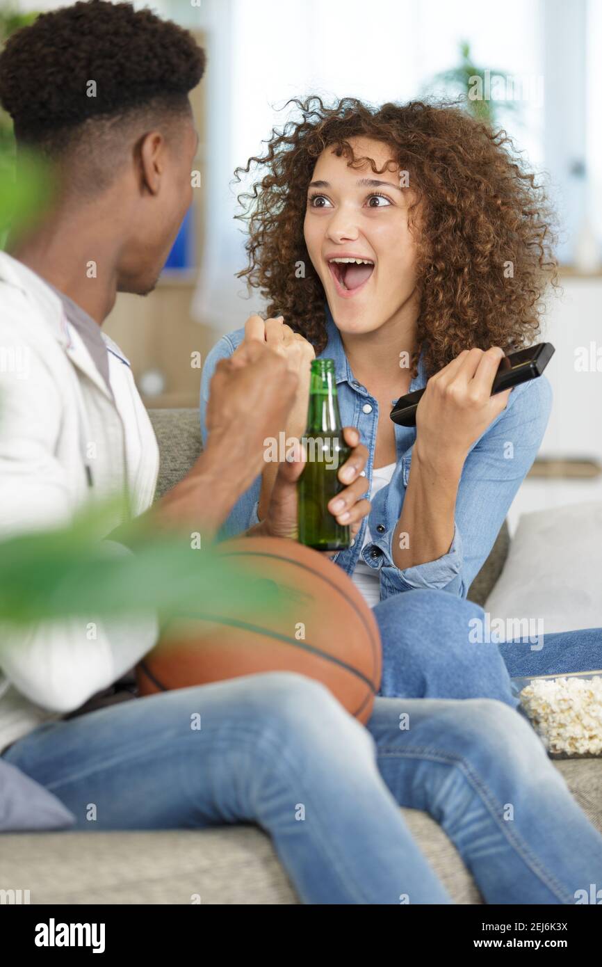 Couple beer cheering basketball hi-res stock photography and images - Alamy