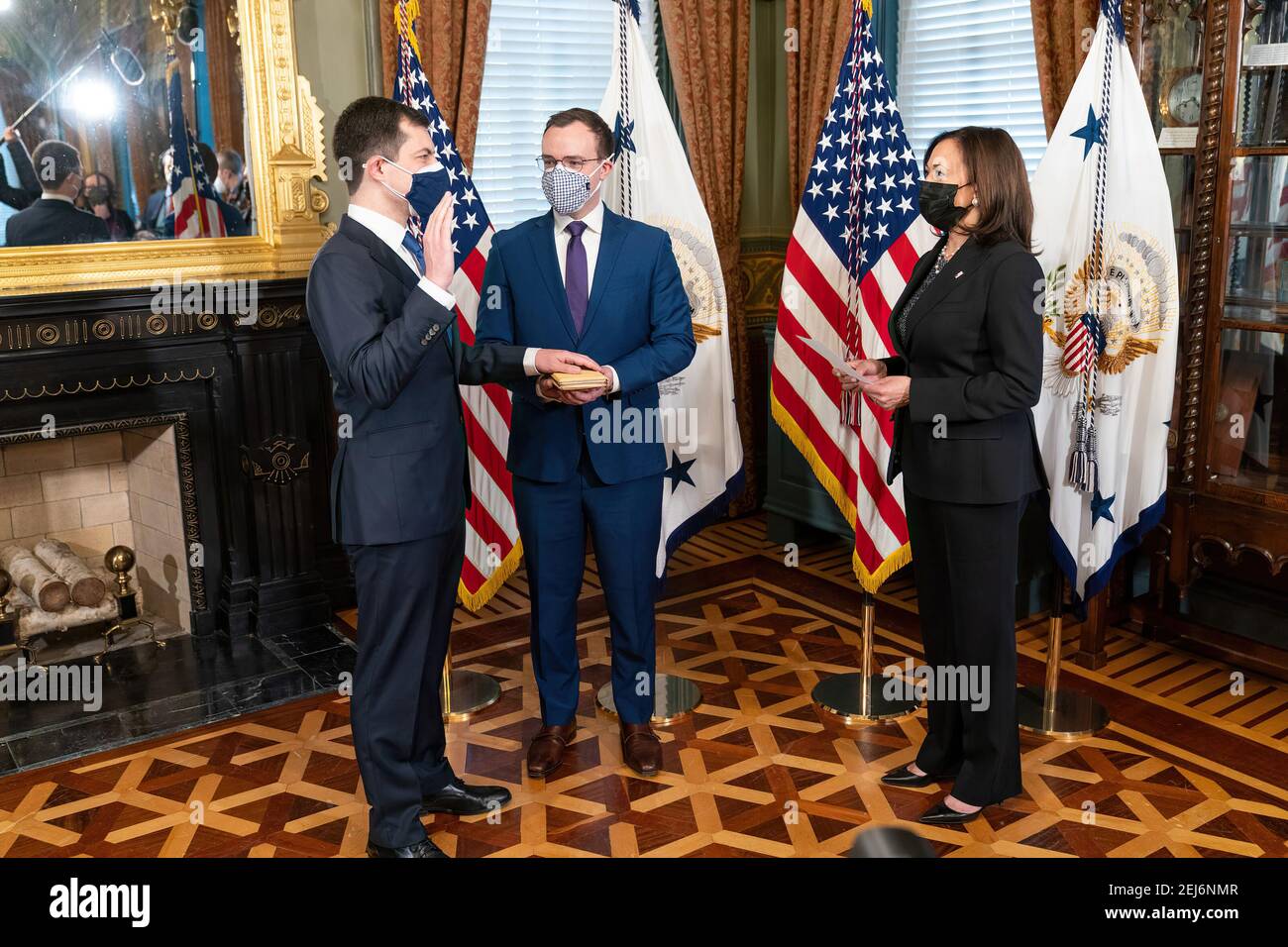 Vice President Kamala Harris swears in Pete Buttigieg as Secretary of ...