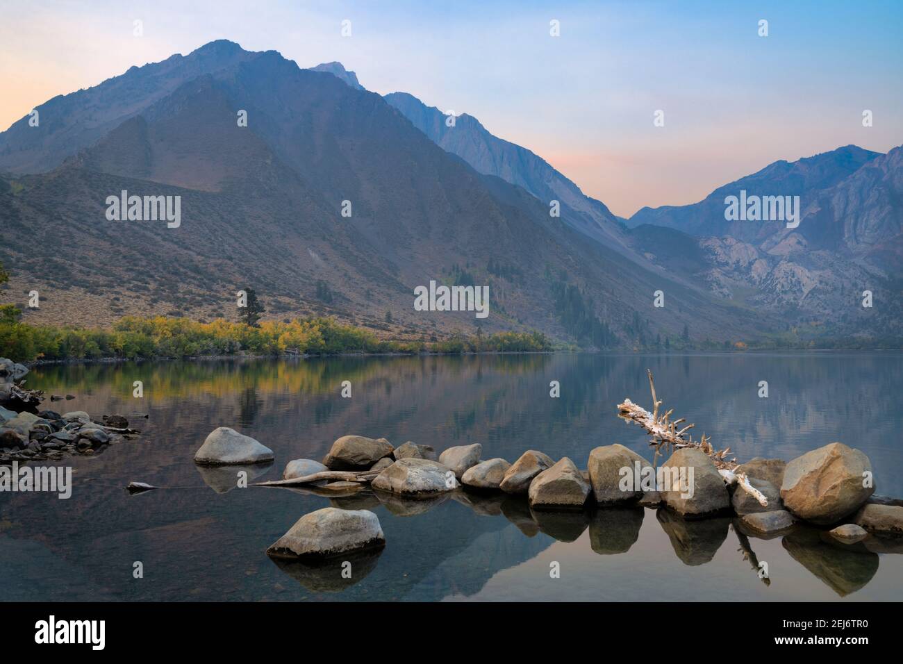 California mountain lake hi-res stock photography and images - Alamy