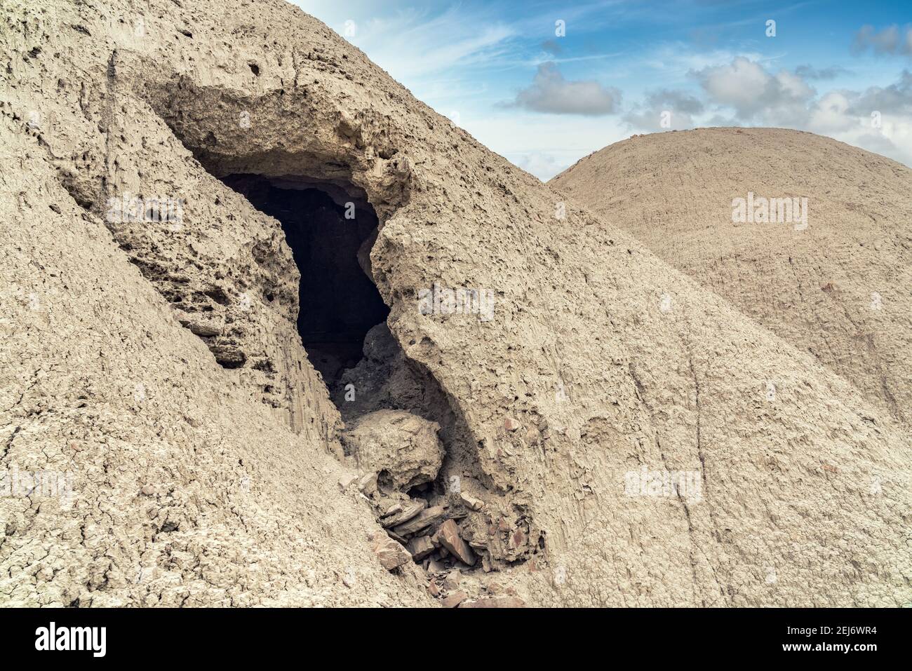 Deep cave hi-res stock photography and images - Alamy