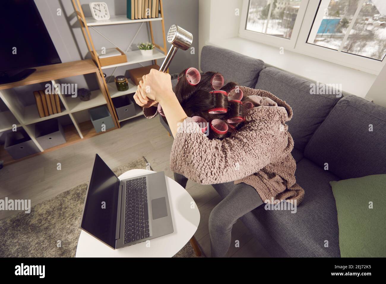Angry young woman laptop hi-res stock photography and images - Alamy