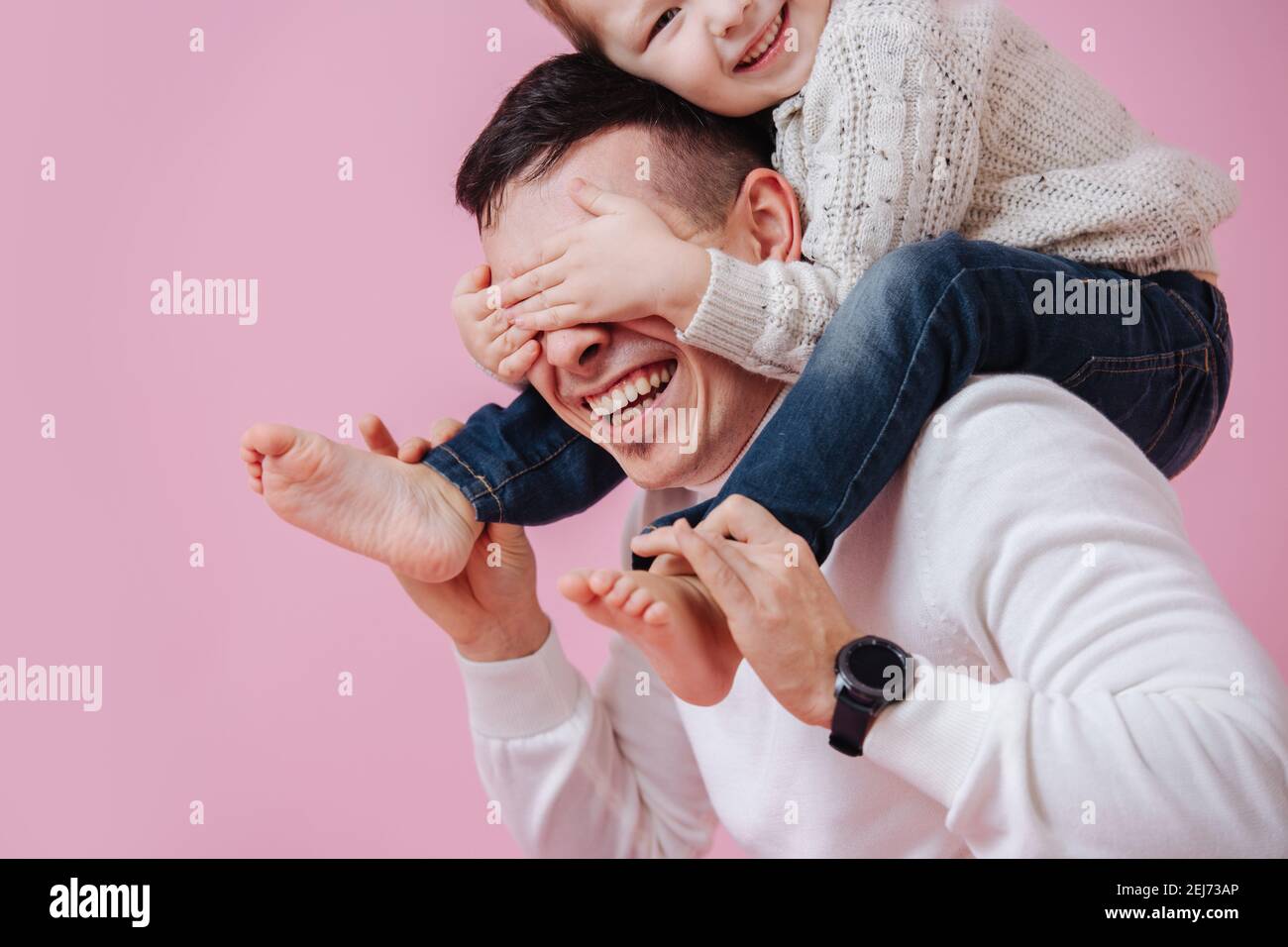 Child on dads shoulders hi-res stock photography and images - Alamy