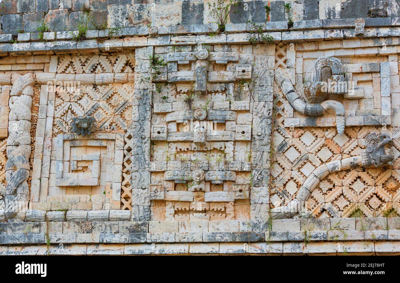 Ancient wall with carved Mayan ornament , Uxmal, Yucatan, Mexico ...