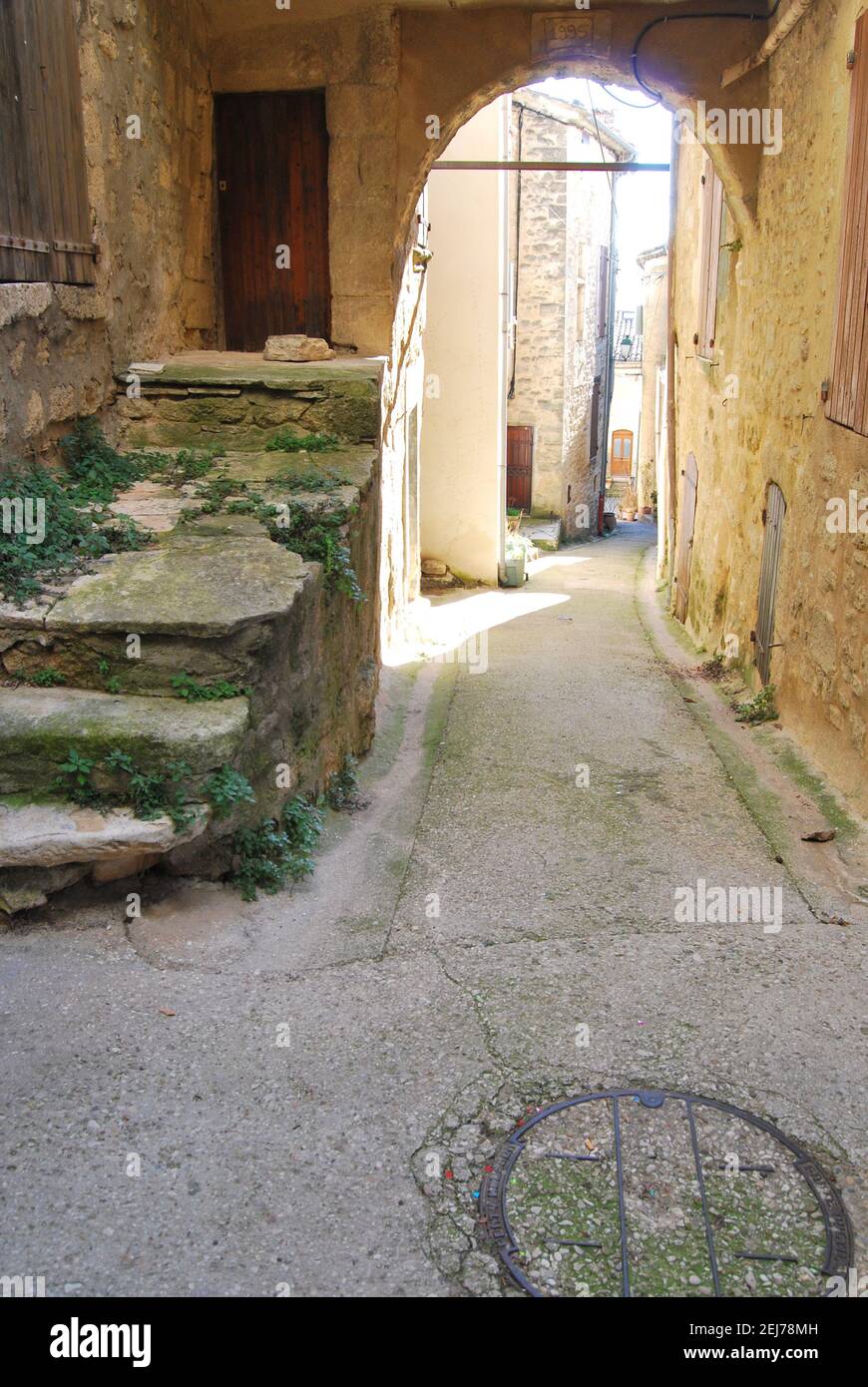 Viens luberon viens provence france hi-res stock photography and images ...