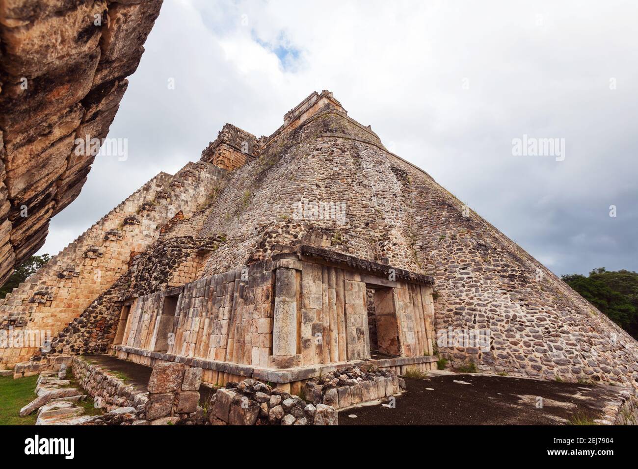 Mayan pyramid in Uxmal, Yucatan, Mexico Stock Photo - Alamy
