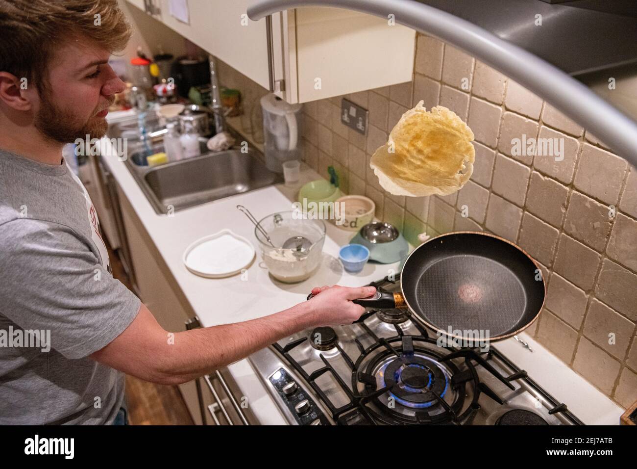 Man tossing a pancake hi-res stock photography and images - Alamy