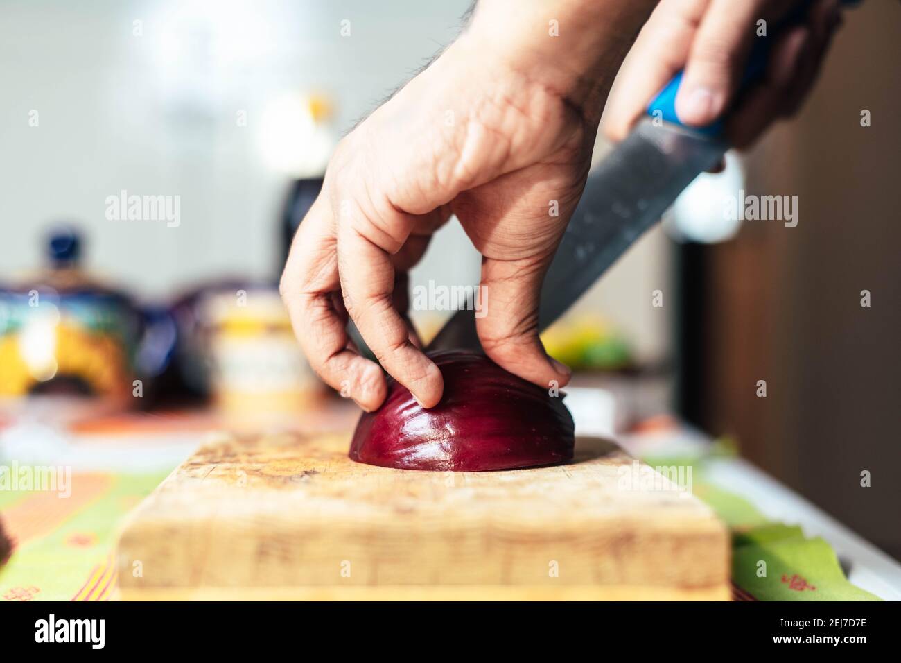 Splitting purple onion for typical Mexican apricot Stock Photo - Alamy