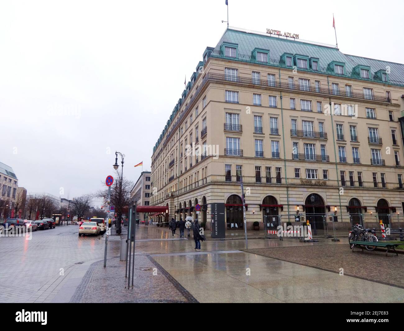 Rainy city hi-res stock photography and images - Alamy