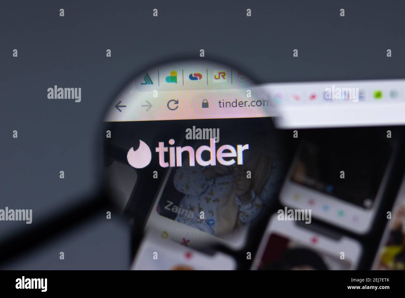 Tinder logo hi-res stock photography and images - Alamy
