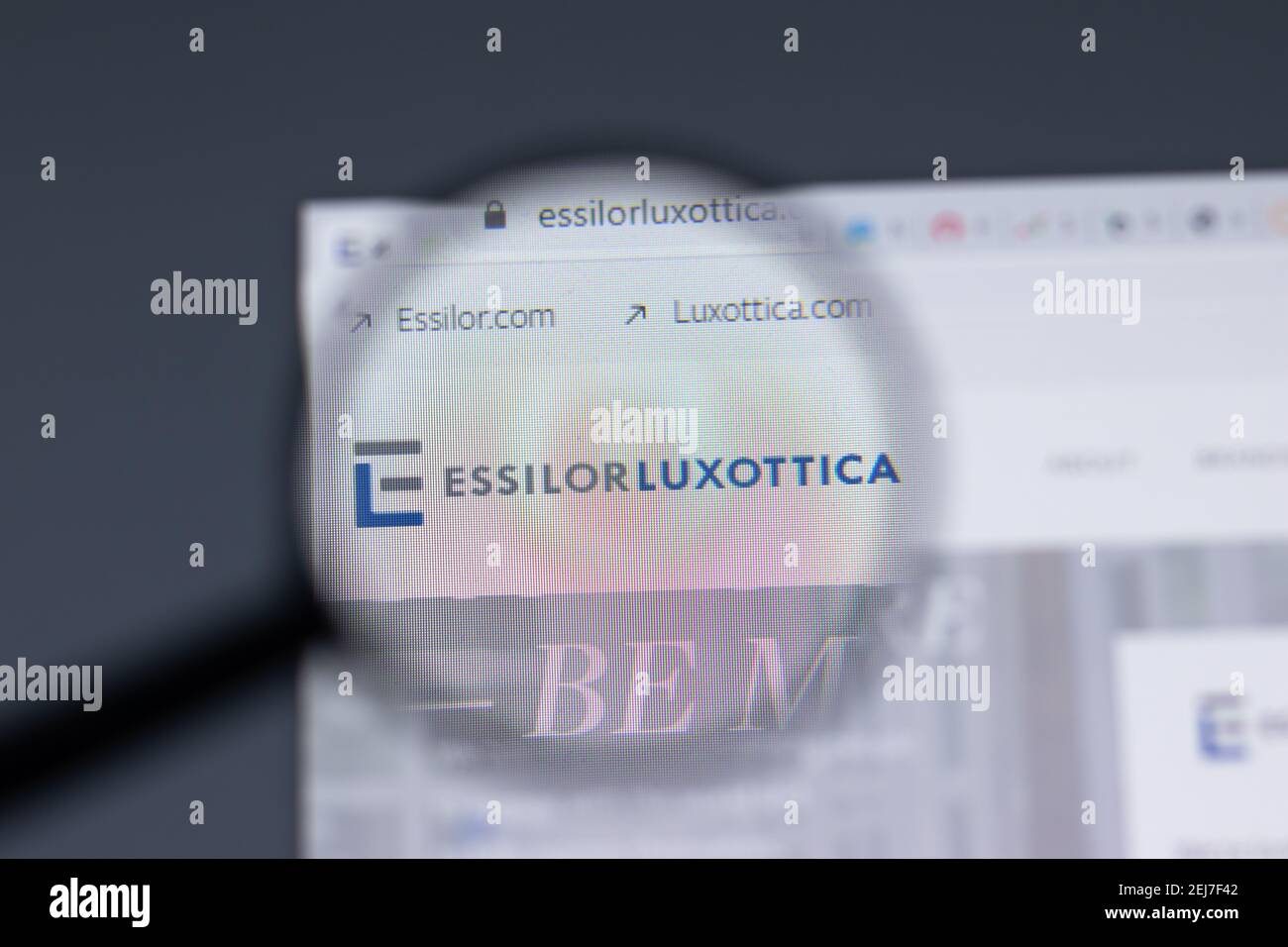 Luxottica logo hi-res stock photography and images - Alamy