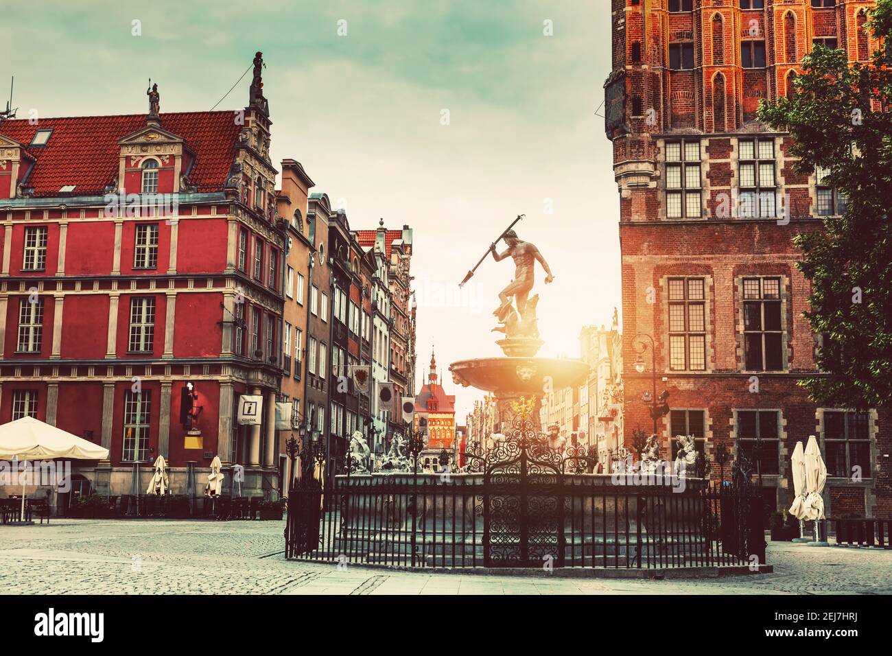 Neptune statue and fountain and Old Town architecture in Gdansk, Poland ...