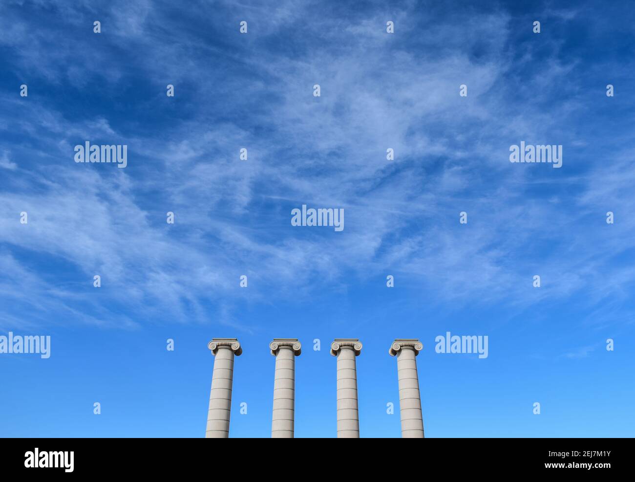 Four stone columns hi-res stock photography and images - Alamy