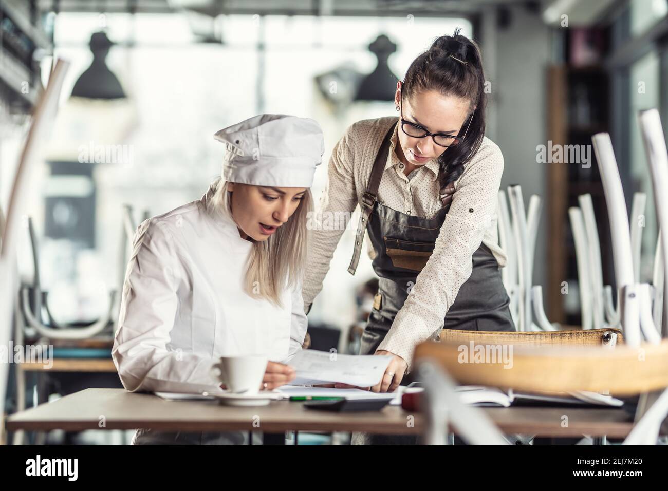 Surprised chef hi-res stock photography and images - Alamy