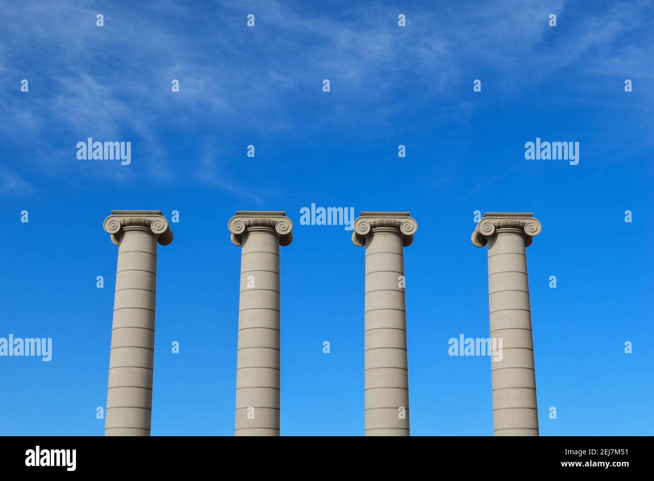 Four stone columns hi-res stock photography and images - Alamy
