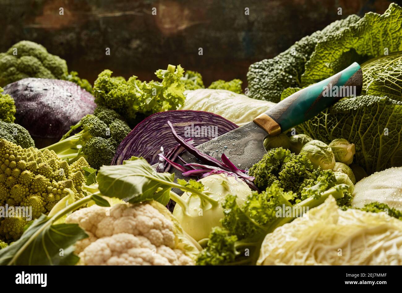 Fresh cabbage market stall pile hi-res stock photography and images - Alamy