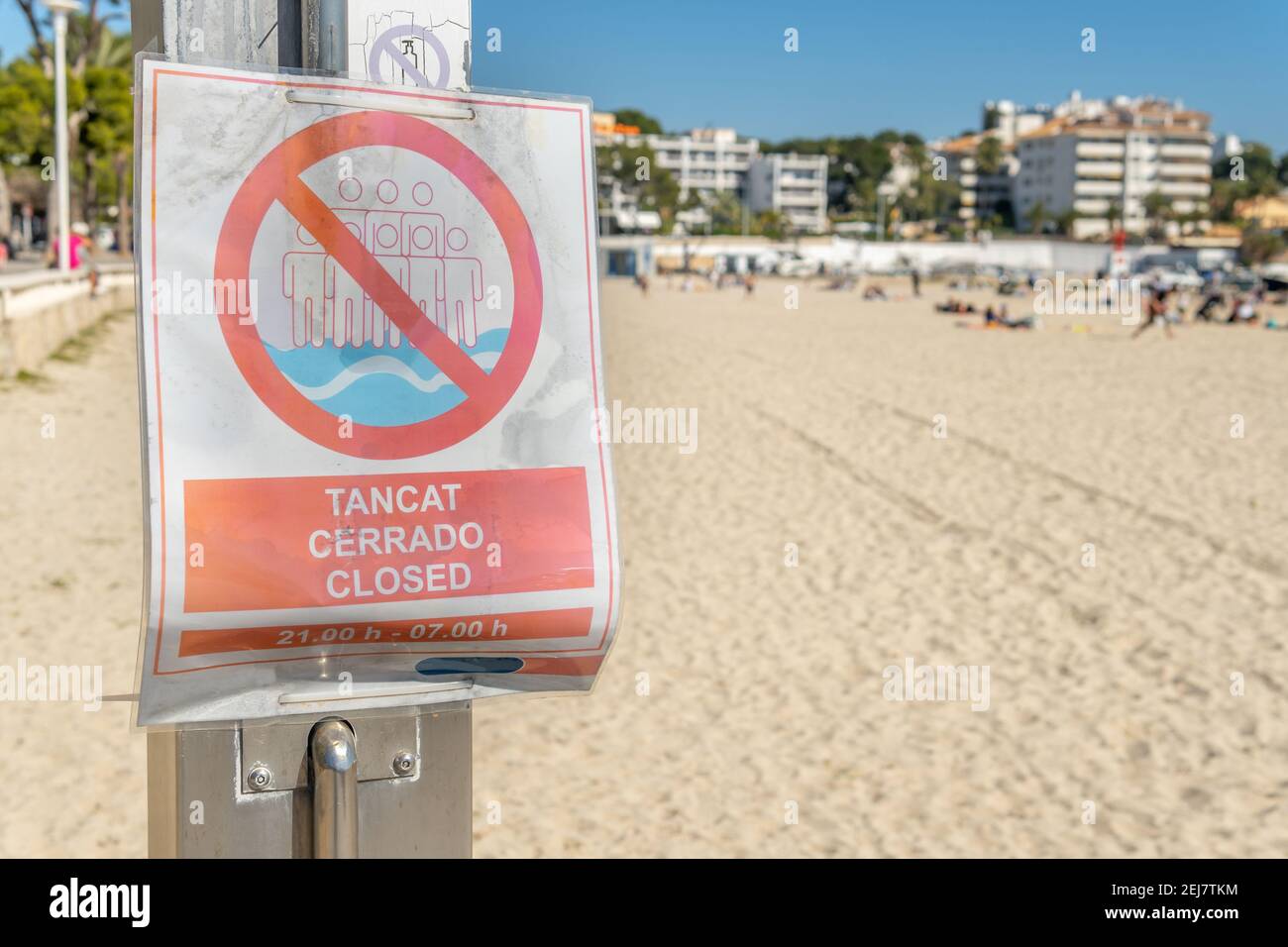 No bathing signs hi-res stock photography and images - Alamy