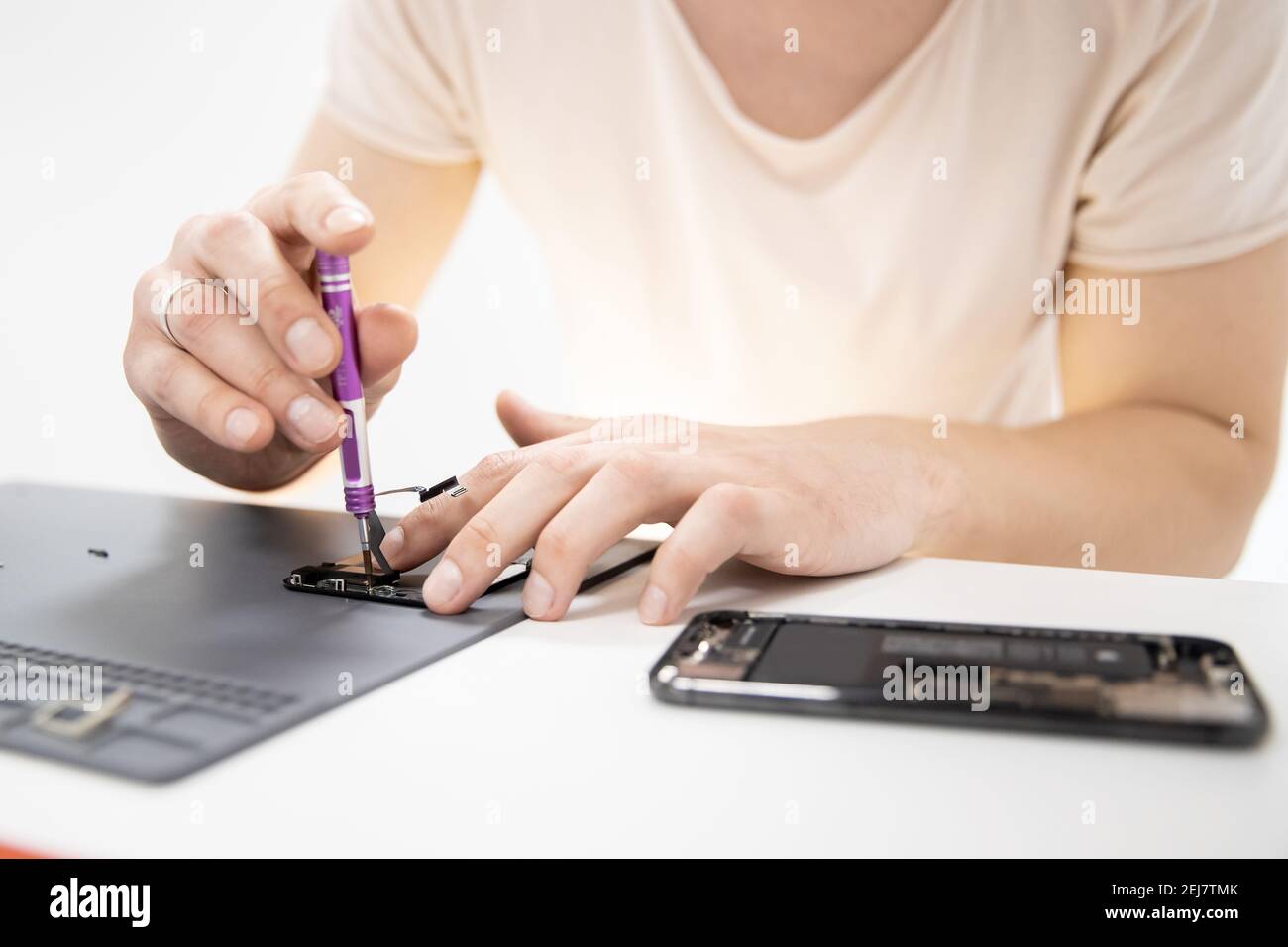 Mobile phone chip repair process, battery replacement and broken screen ...