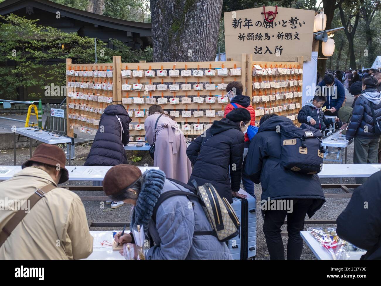 People are writing well-wishing messages for the new year on Japanese ...