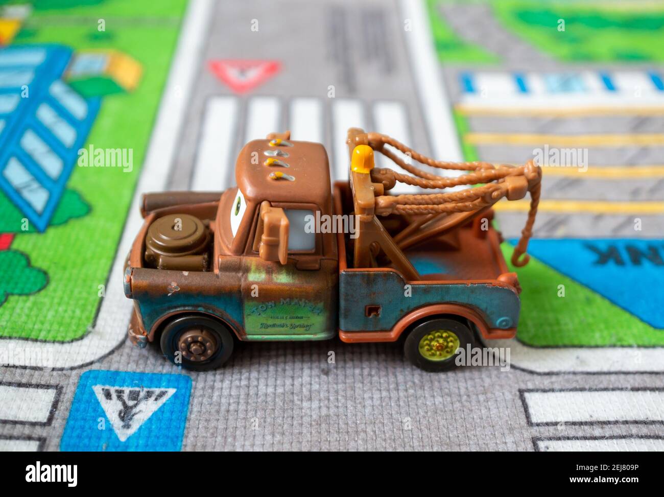 Tow mater cars movie hi-res stock photography and images - Alamy