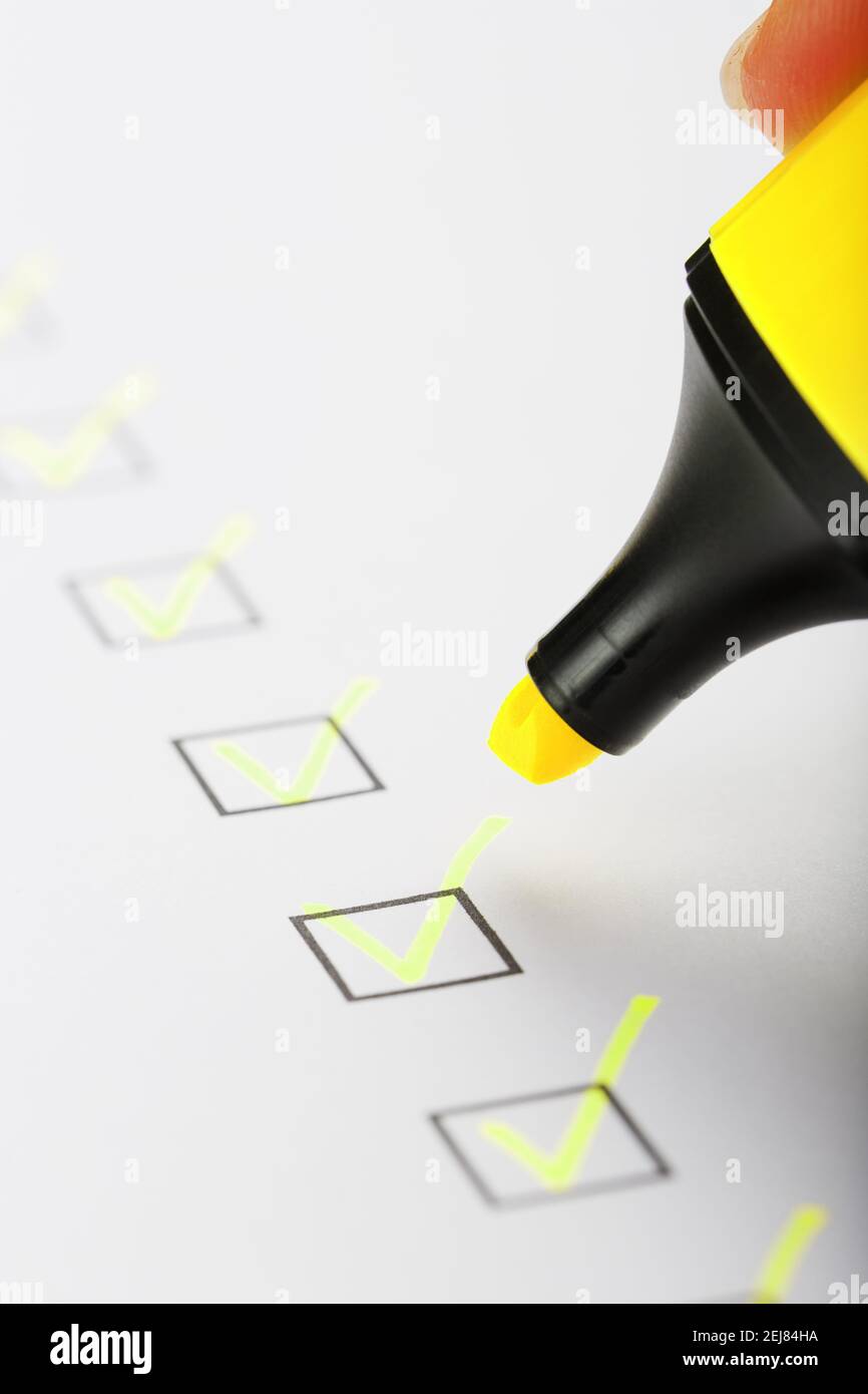 Yellow marker with markers on the checklist sheet. Checklist completed ...