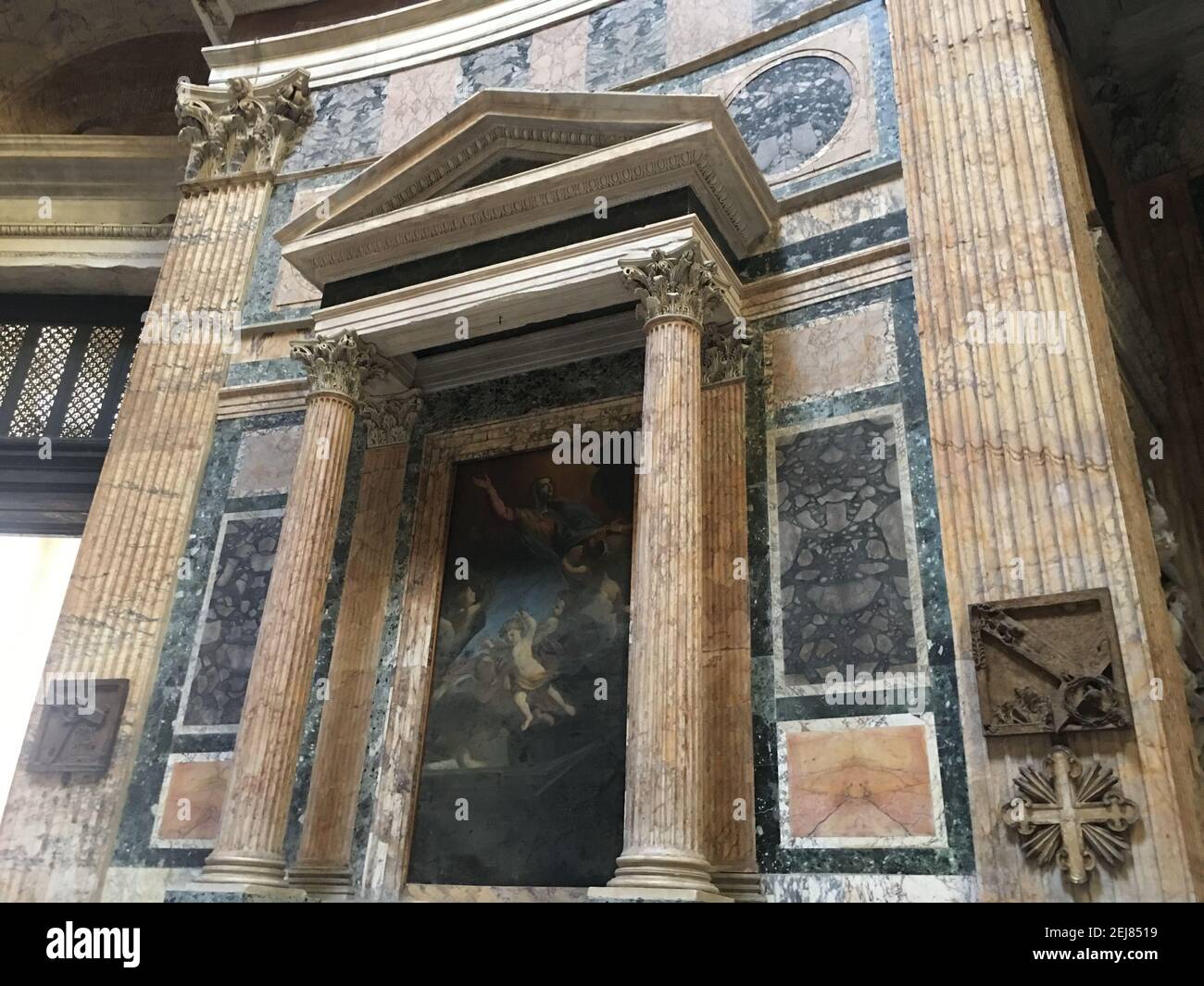 The pantheon in Rome, Italy.It is the only surviving Roman empire ...