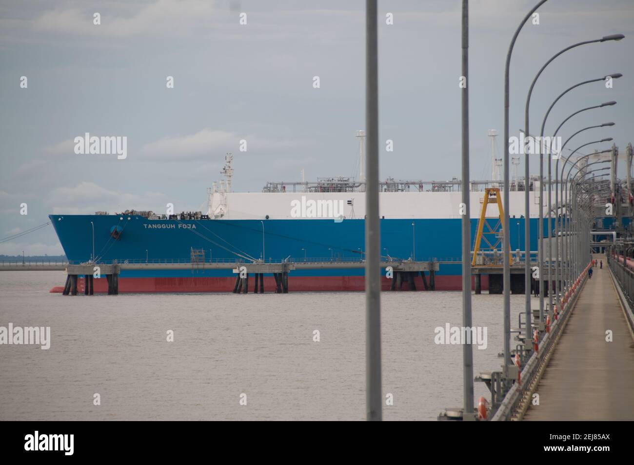 Tangguh LNG Jetty with LNG Tanker, Tangguh Foja; first cargo for new ...