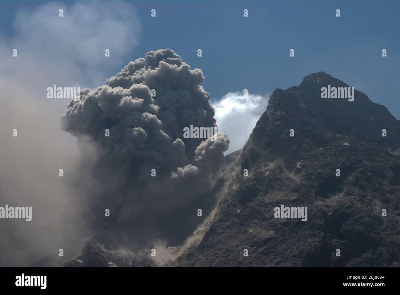 Scree slope hi-res stock photography and images - Alamy