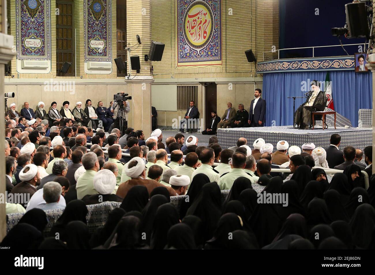 Ayatollah Khamenei meets with officials of Iran’s Hajj organization on ...