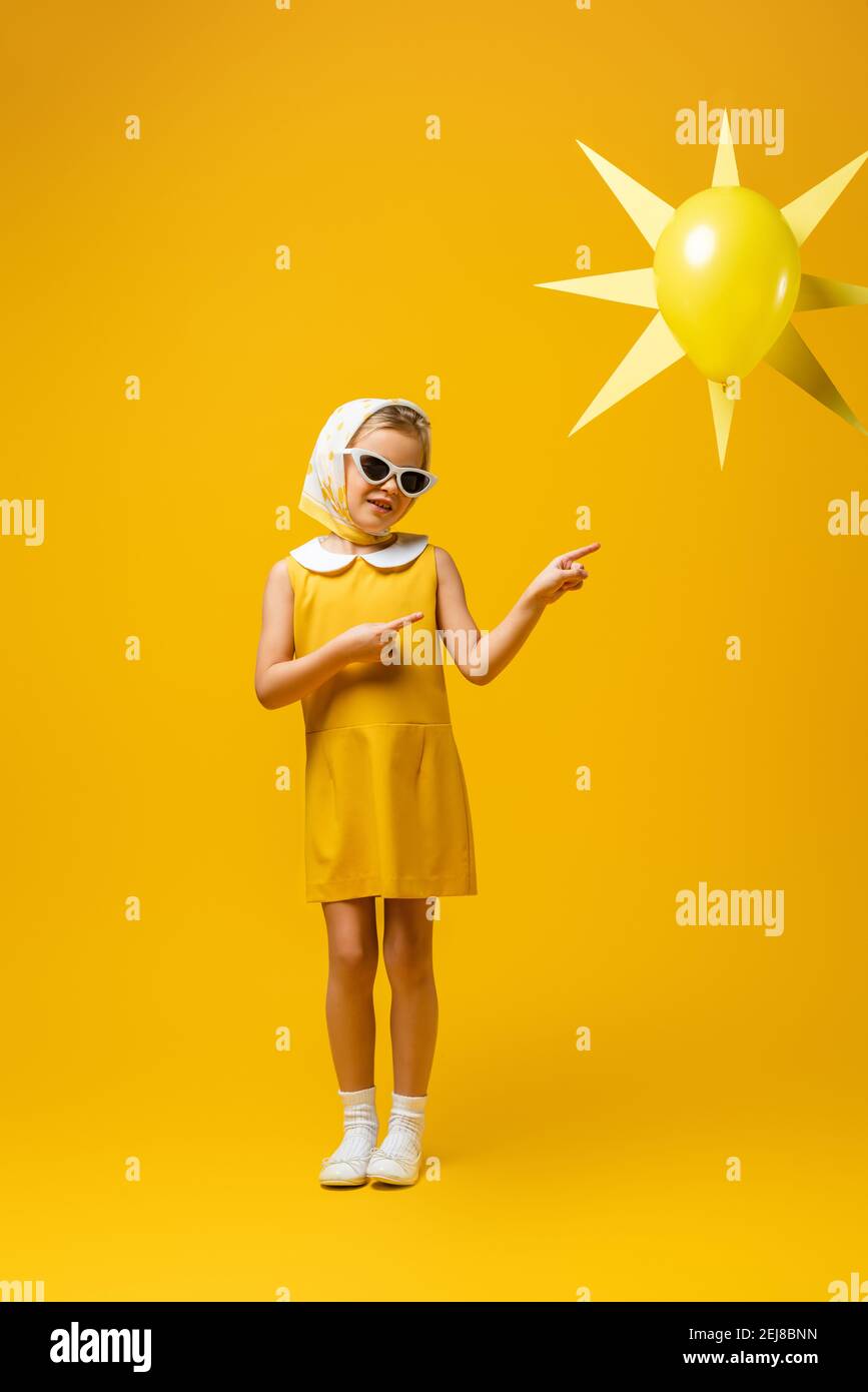 Girl pointing sun hi-res stock photography and images - Alamy