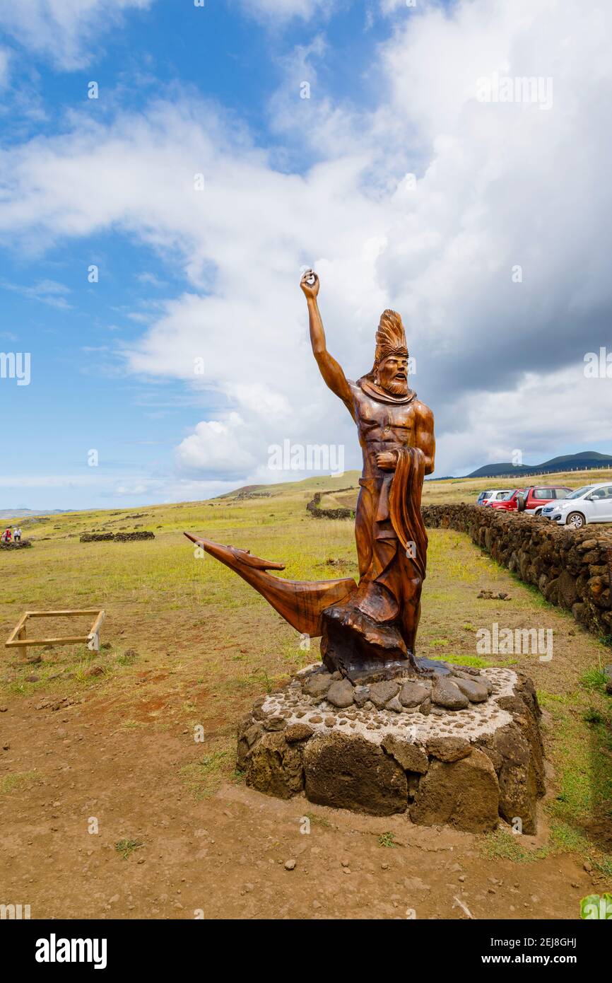 Wooden statue of the first king of Rapa Nui, Hotu Matu'aAhu, at the ...