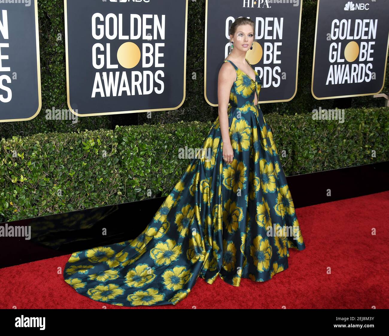 Taylor Swift arrives at the 77th Golden Globe Awards held at The ...