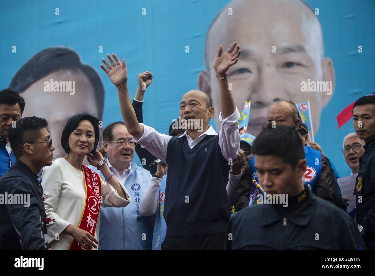 Han Kuo-yu (C), the presidential candidate of Taiwan's main opposition ...