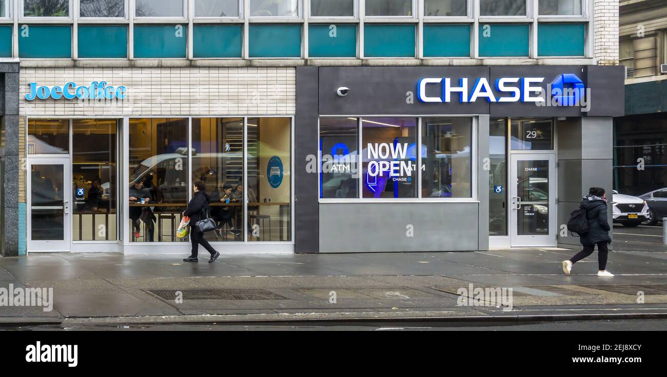 A newly opened branch of JPMorgan Chase bank in New York shares space ...