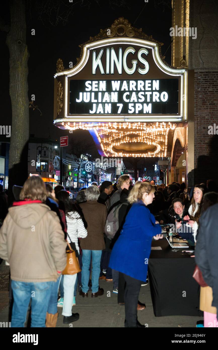 Democratic presidential candidate Senator Elizabeth Warren holds a ...