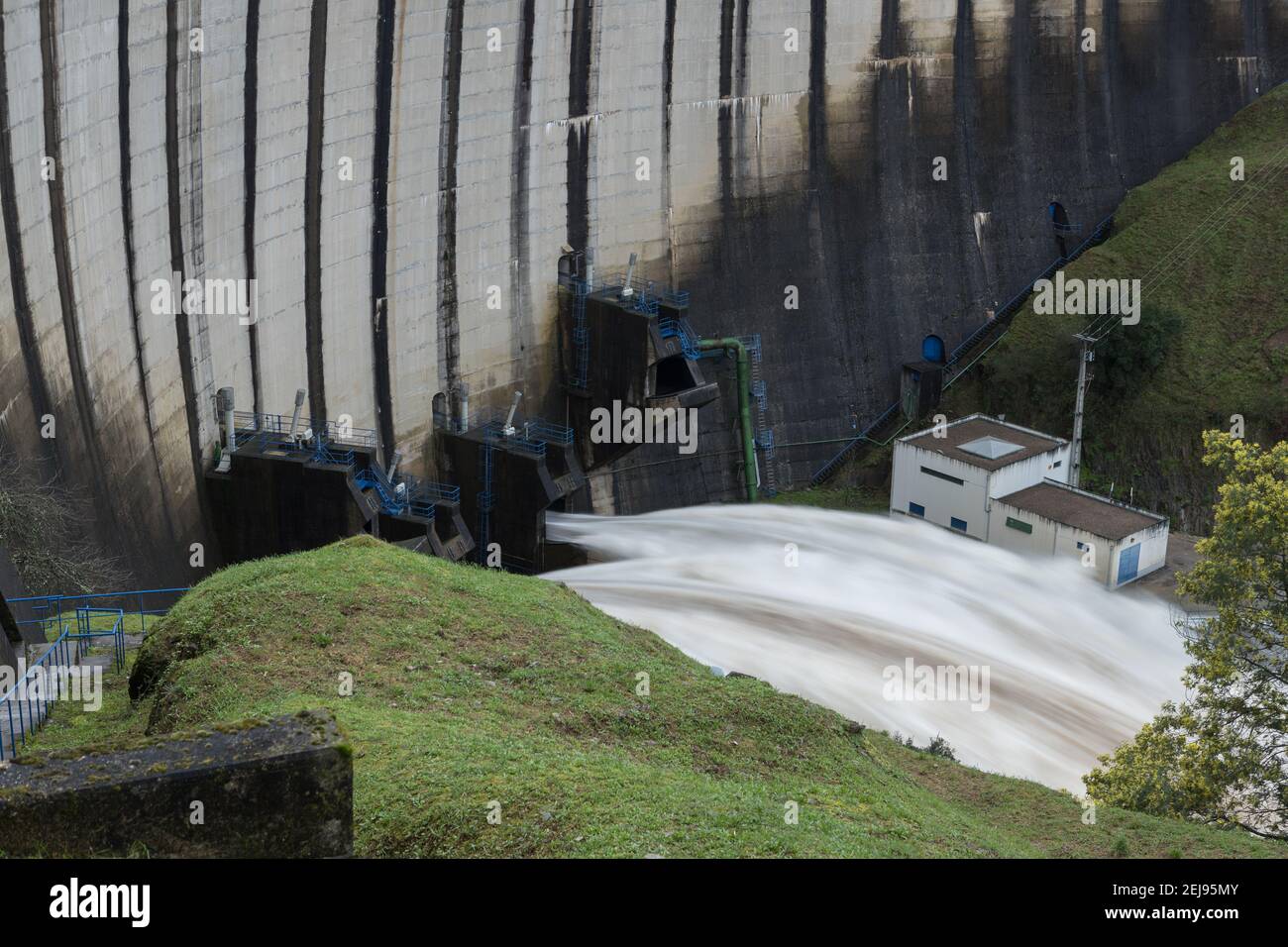 Dam discharge hi-res stock photography and images - Alamy