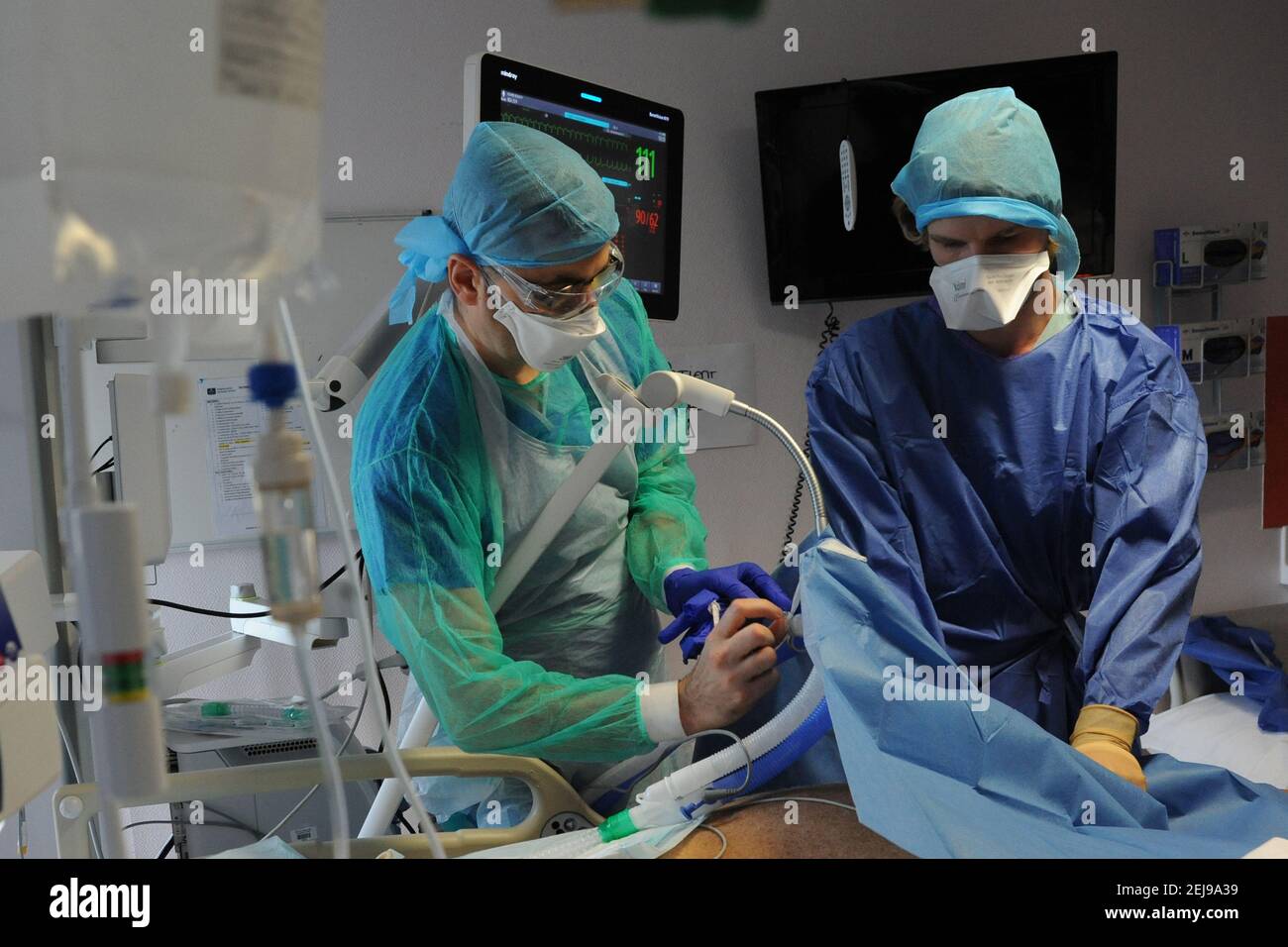 Medical intensive care unit Stock Photo - Alamy