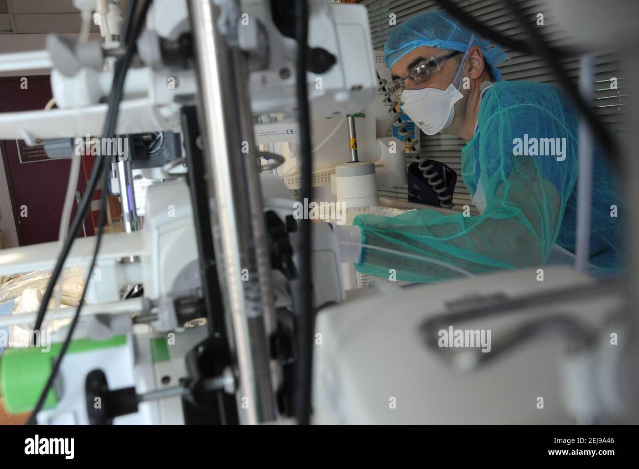 Medical intensive care unit Stock Photo - Alamy