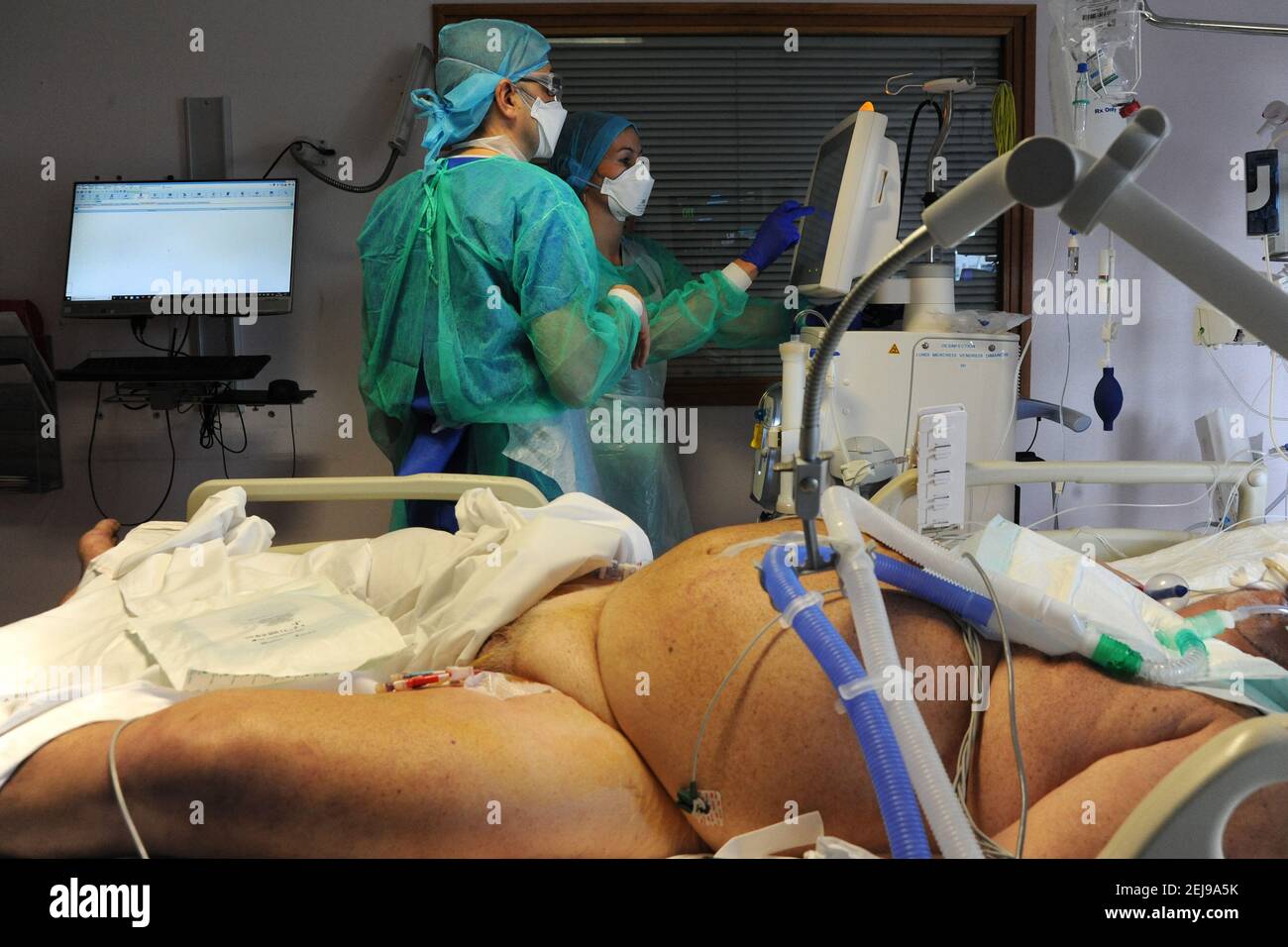 Medical intensive care unit Stock Photo - Alamy