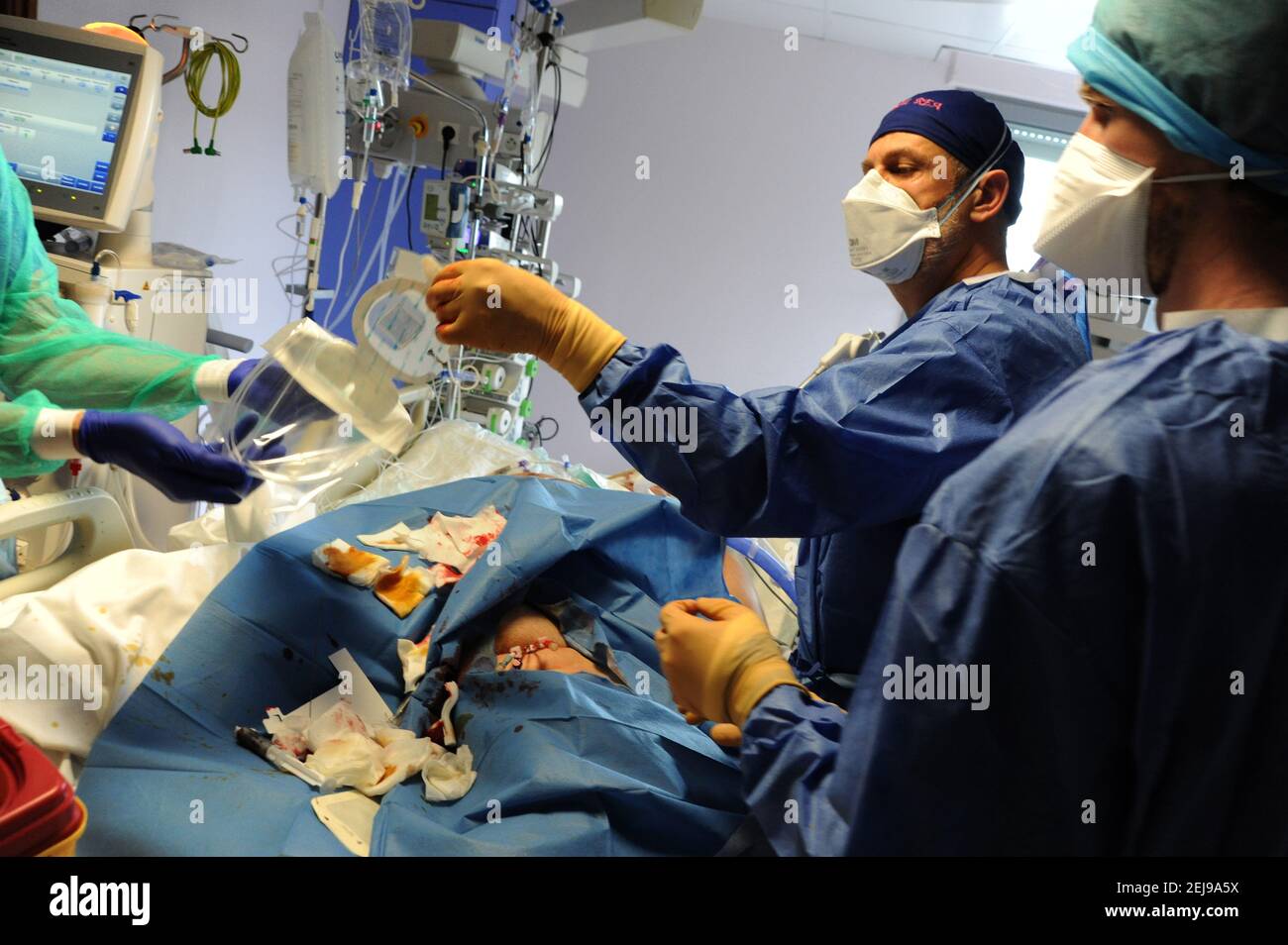 Medical intensive care unit Stock Photo - Alamy