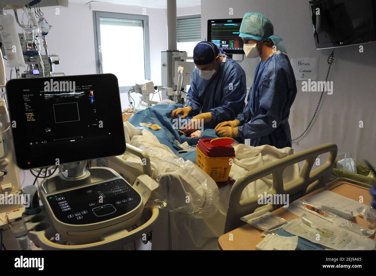 Medical intensive care unit Stock Photo - Alamy