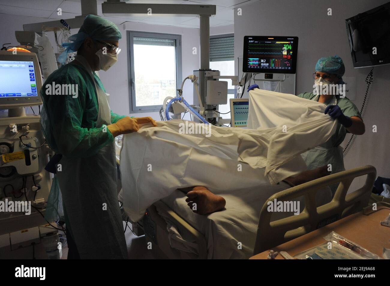 Medical intensive care unit Stock Photo - Alamy
