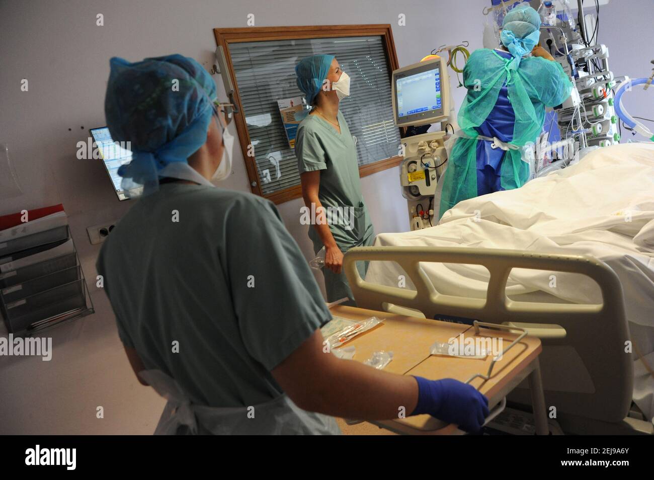 Medical intensive care unit Stock Photo - Alamy